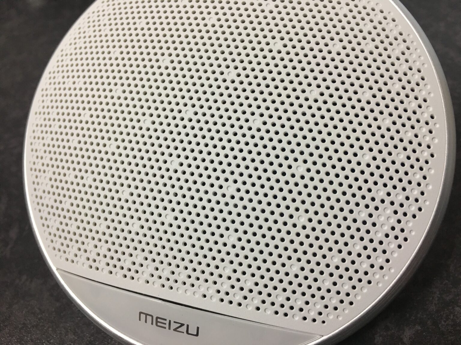 MEIZU Bluetooth Portable Speaker A20のレビュー！音質もよく携帯性も完璧で非常に上質な製品！